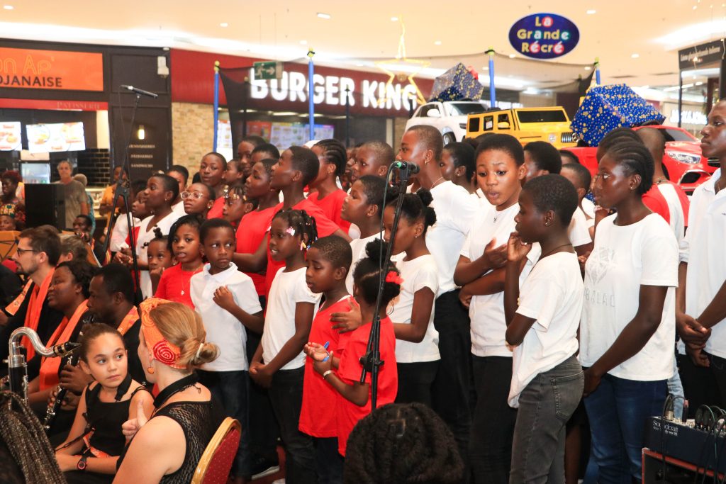 Un Noël Enchanté à PlaYce Marcory : La Magie de la Musique Fait Vibrer ...